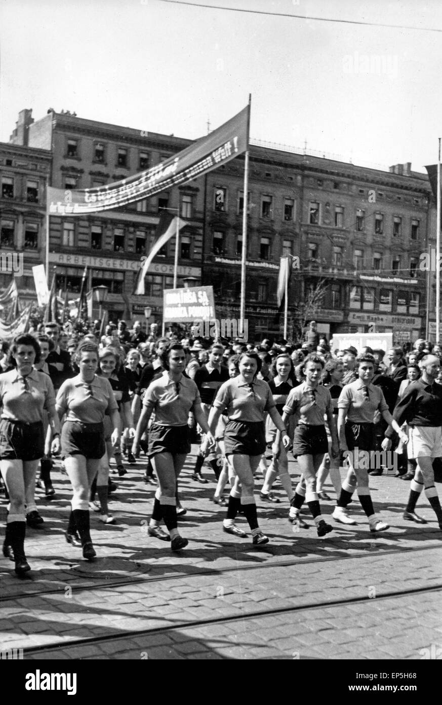 Ddr parade hi-res stock photography and images - Alamy