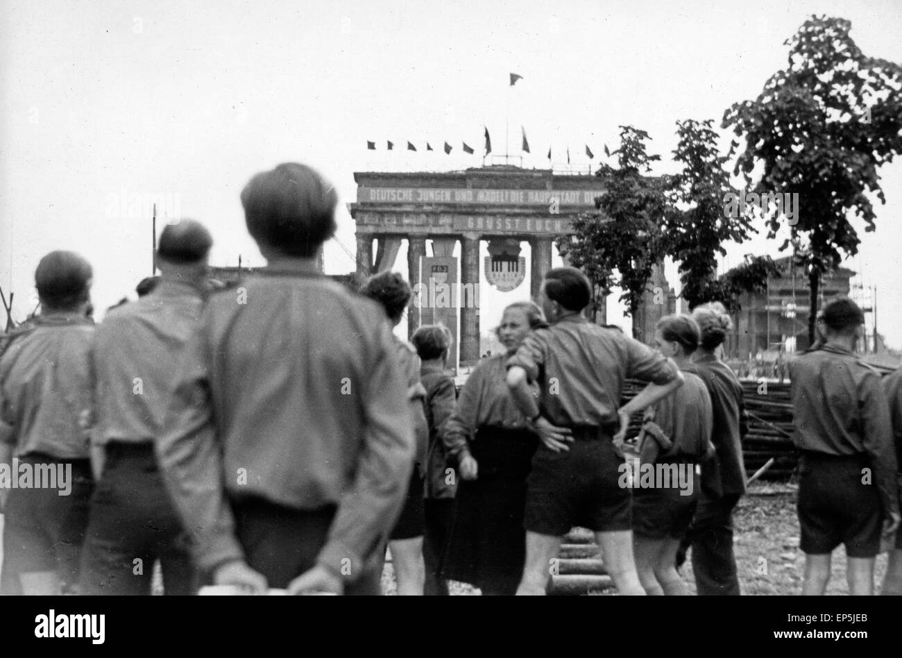 Maikundgebung der FDJ in Ost Berlin, DDR 1950er Jahre. 1st of May rally ...