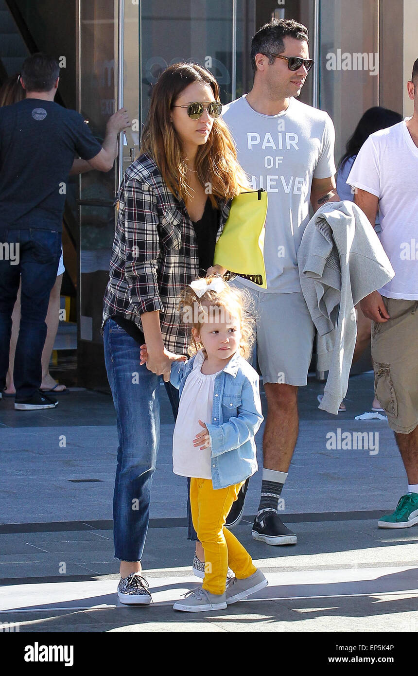 Jessica Alba and Cash Warren take their daughters Honor and Haven to ...