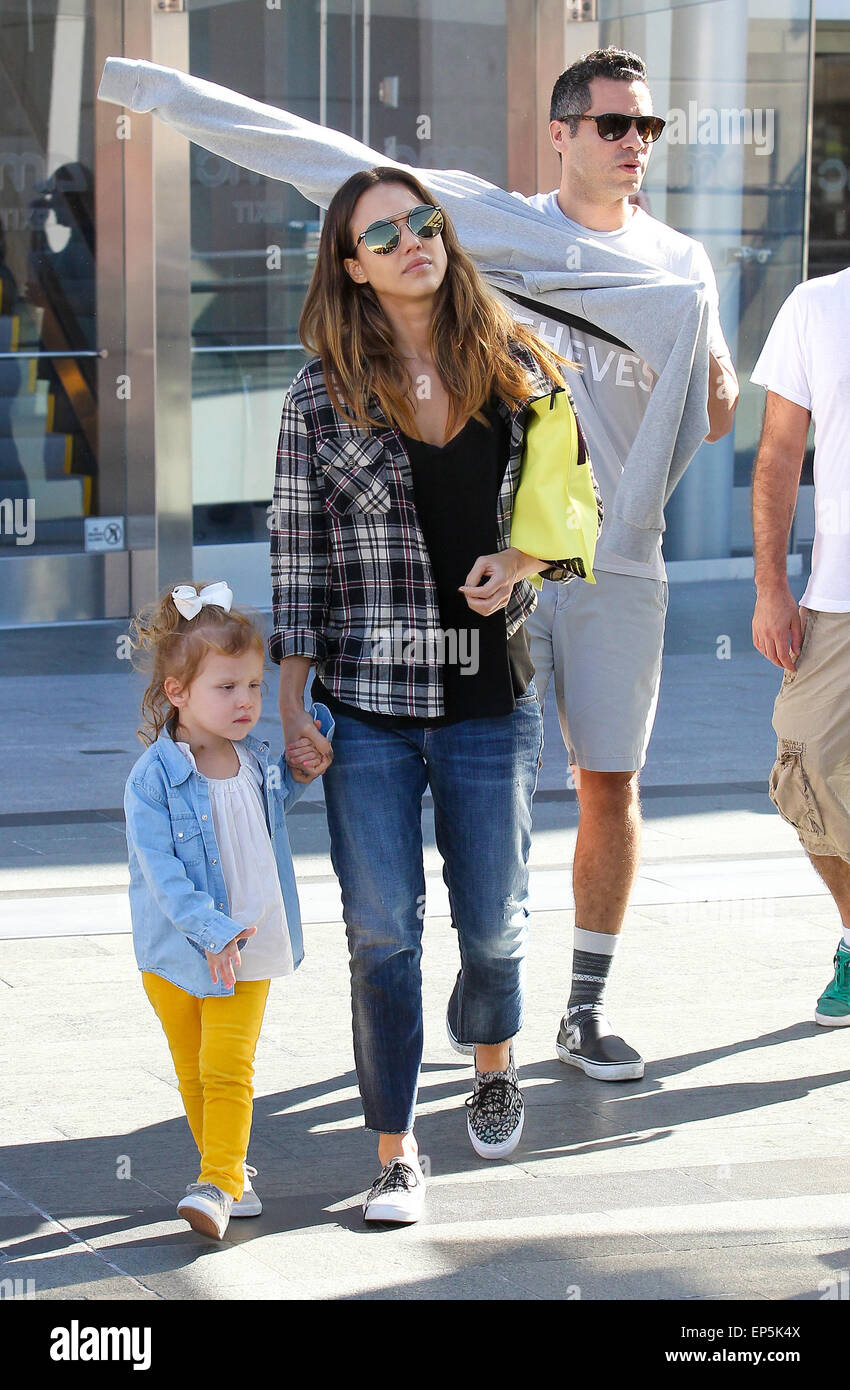 Jessica Alba and Cash Warren take their daughters Honor and Haven to ...
