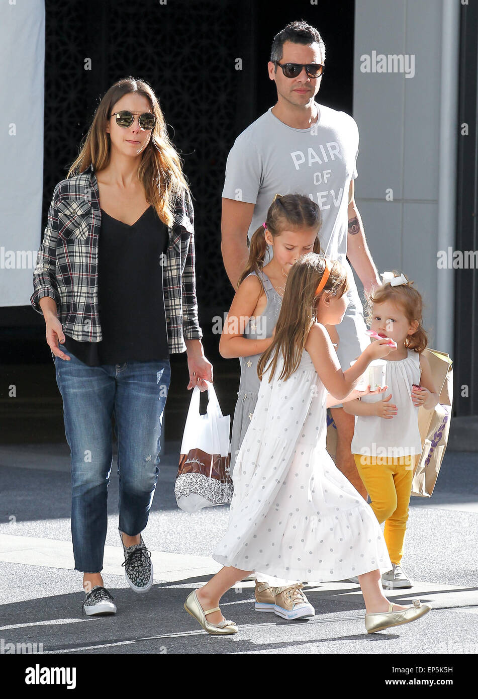 Jessica Alba and Cash Warren take their daughters Honor and Haven to ...