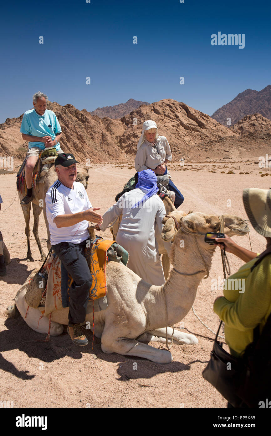Tourists riding camels in egypt hi-res stock photography and images - Alamy