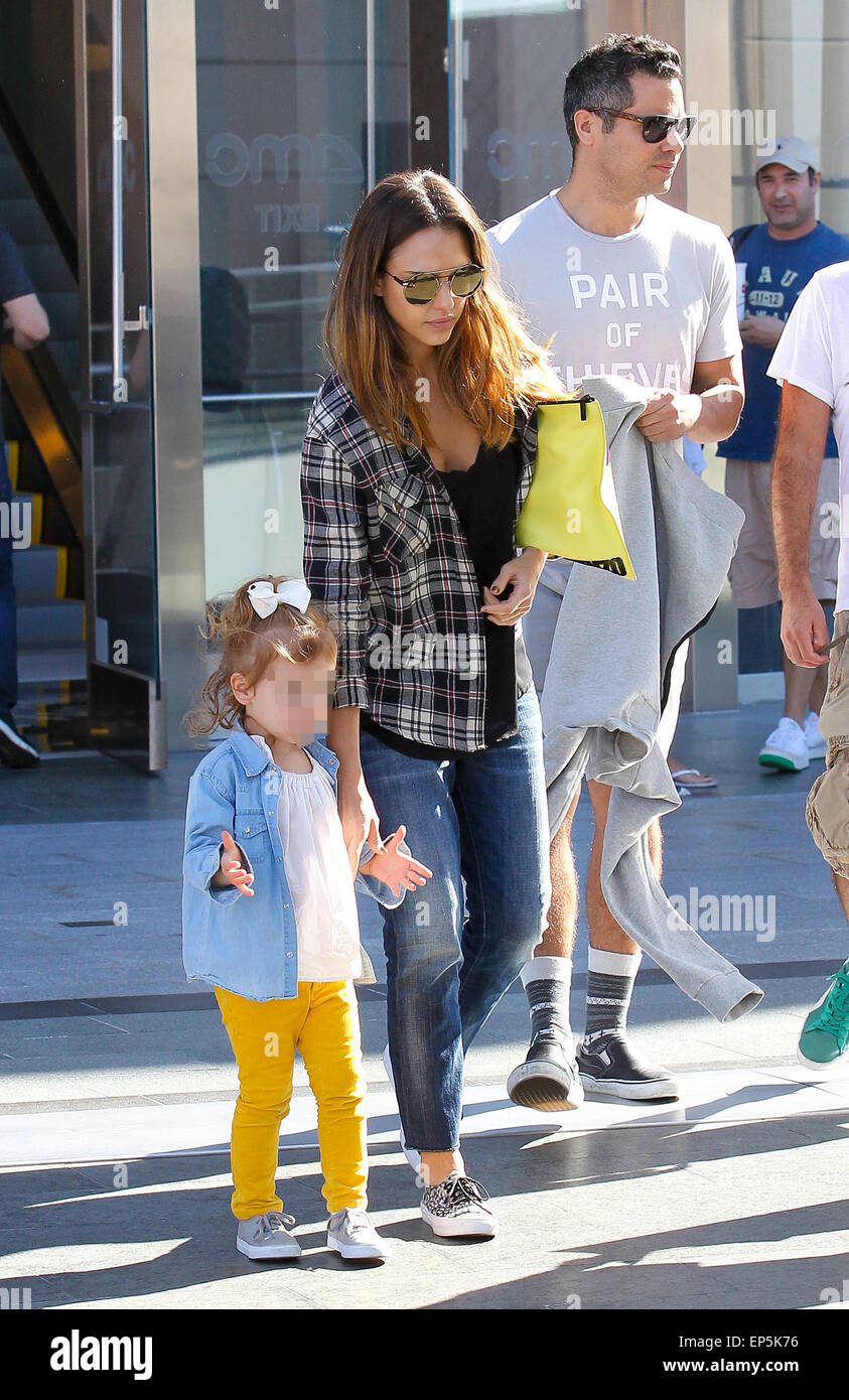 Jessica Alba and Cash Warren take their daughters Honor and Haven to ...