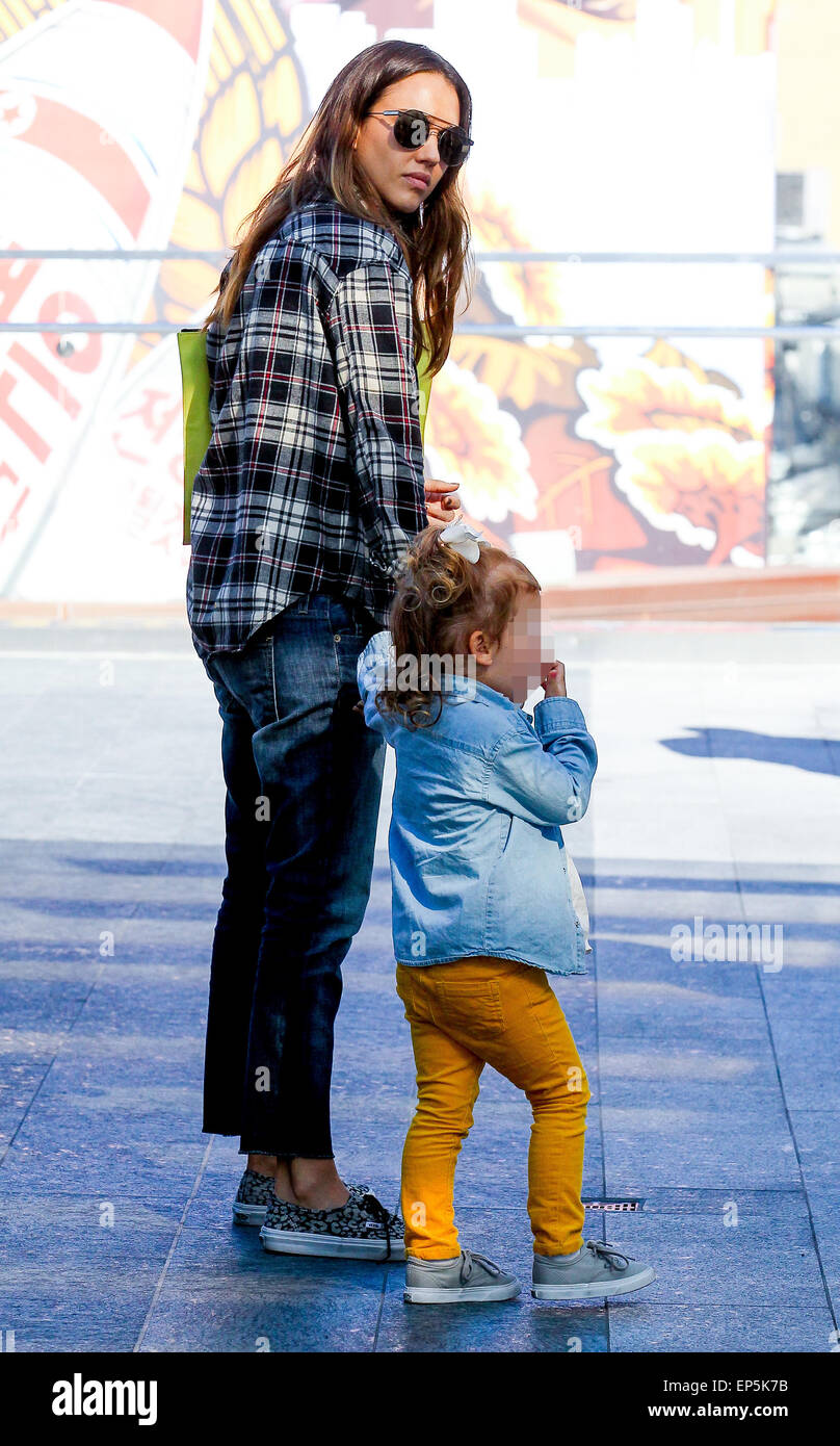 Jessica Alba and Cash Warren take their daughters Honor and Haven to ...