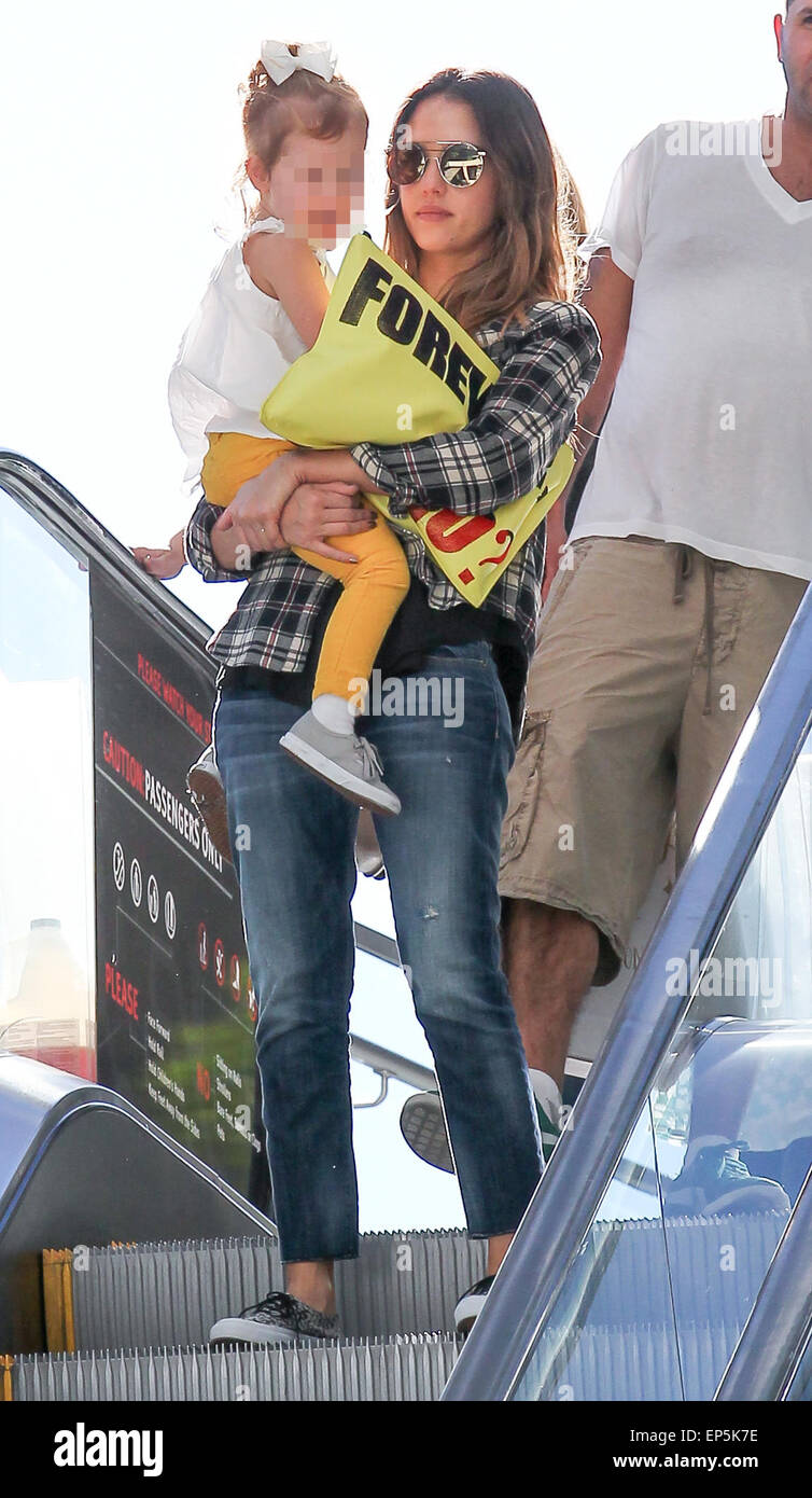 Jessica Alba and Cash Warren take their daughters Honor and Haven to ...