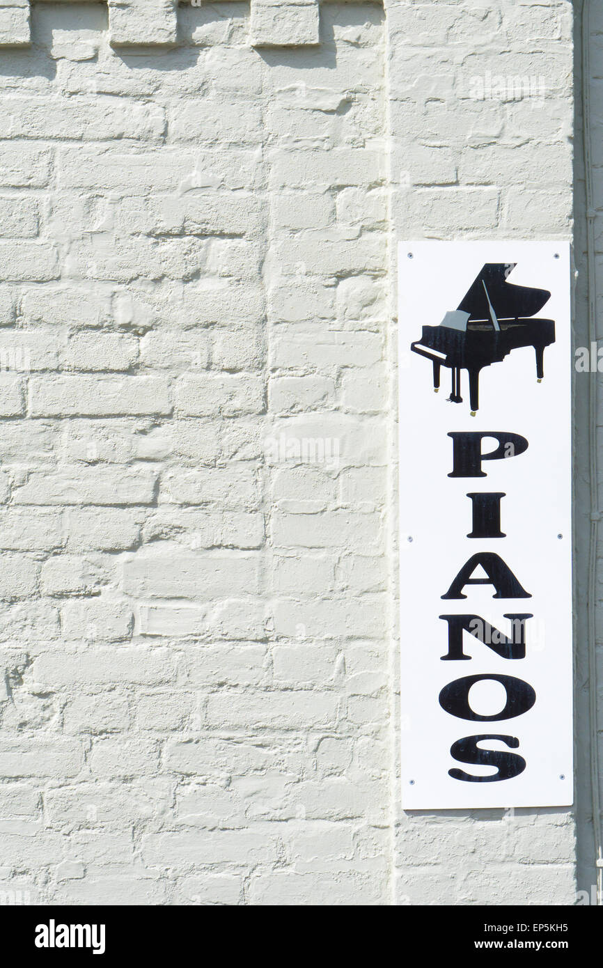 Vintage pianos sign hi-res stock photography and images - Alamy