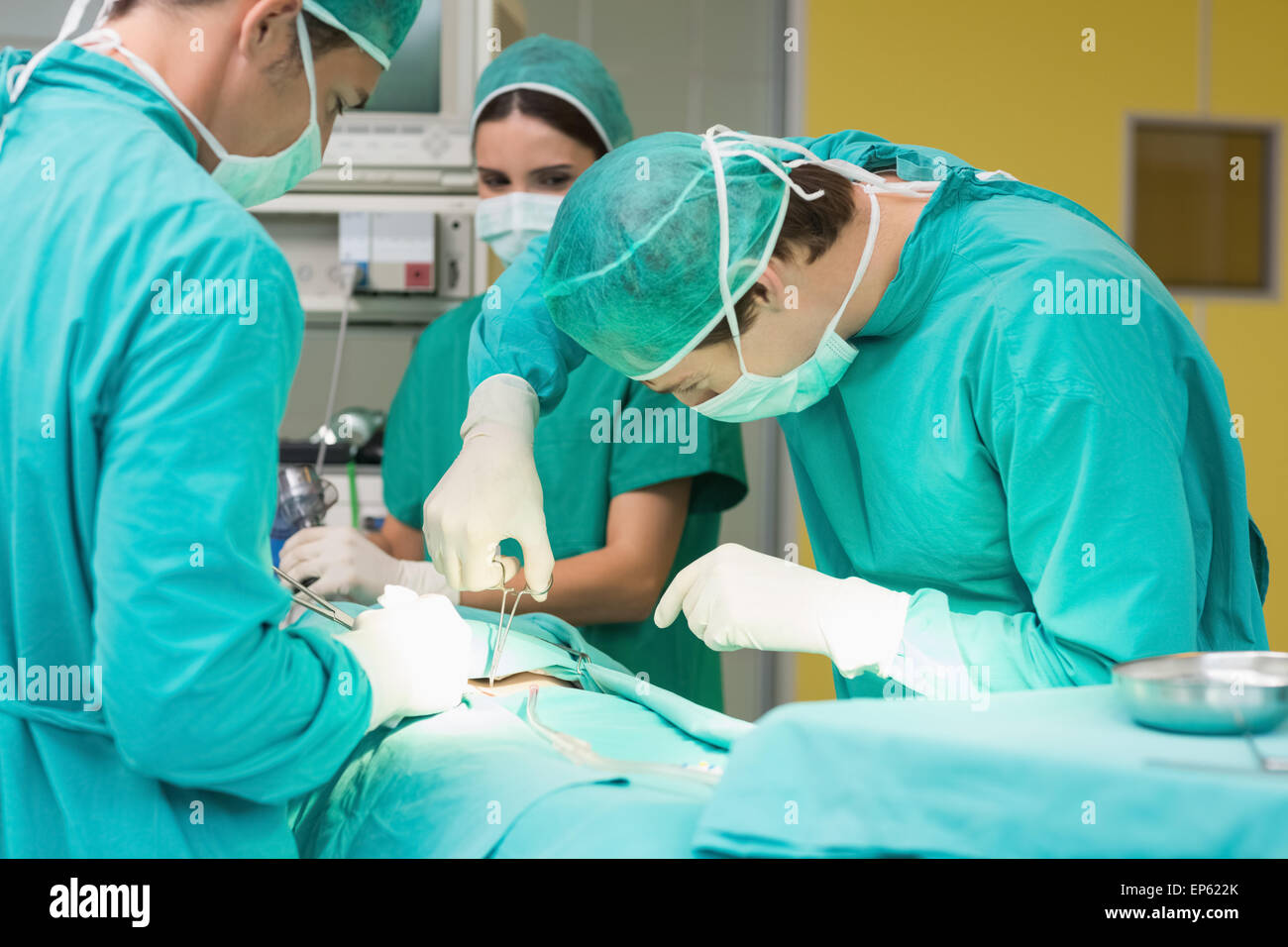 Doctors performing a surgery hi-res stock photography and images - Alamy