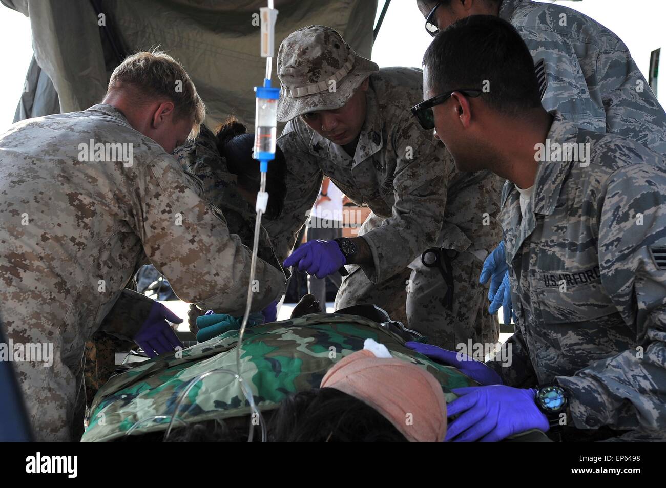 Military triage hi-res stock photography and images - Alamy