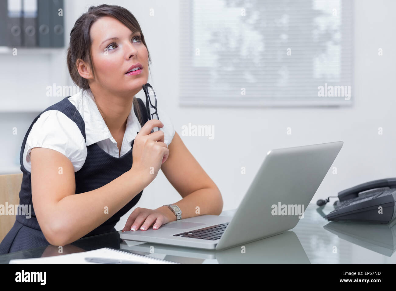 Female executive with laptop hi-res stock photography and images - Alamy