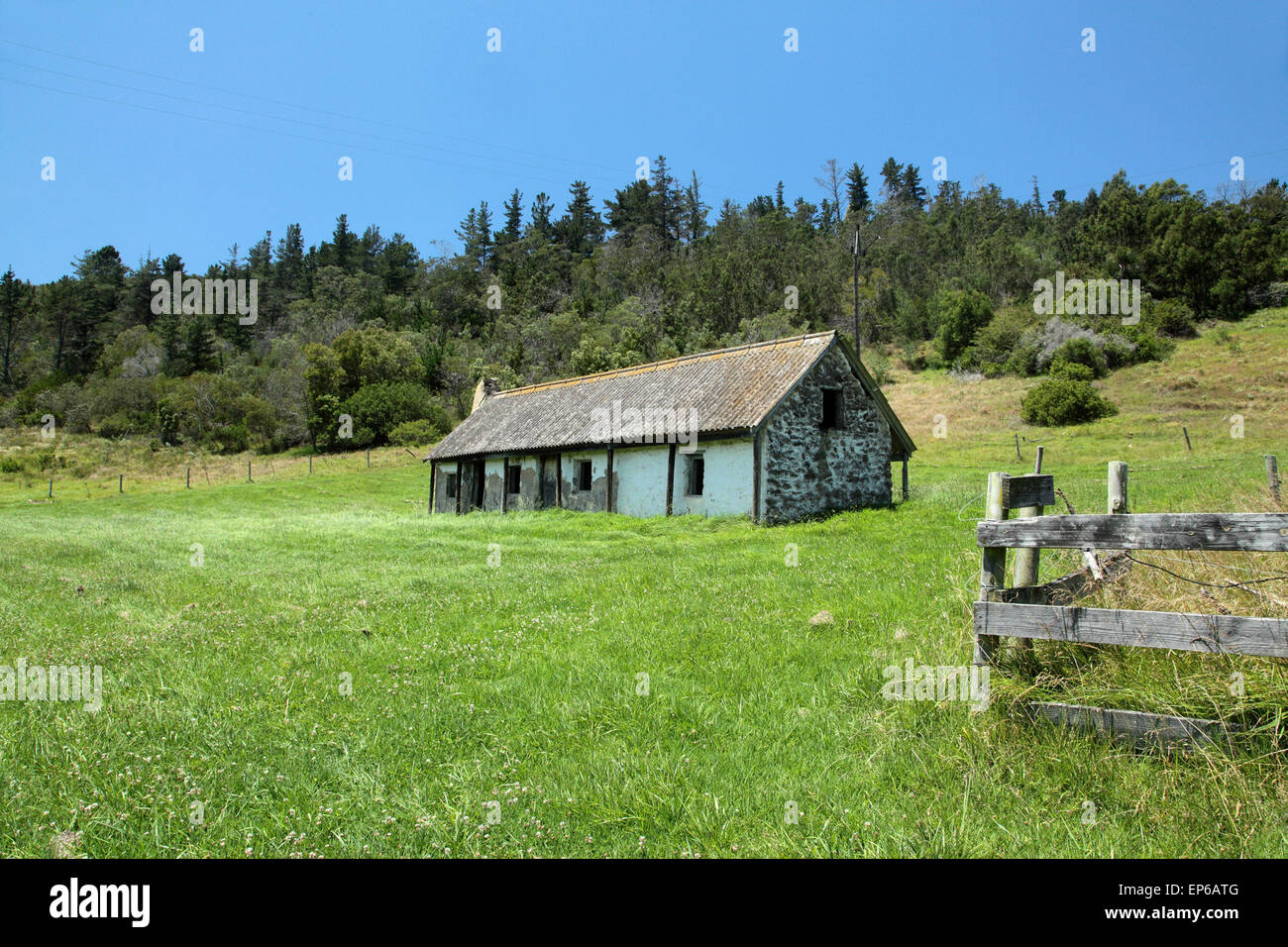 Old farmhouse hi-res stock photography and images - Alamy