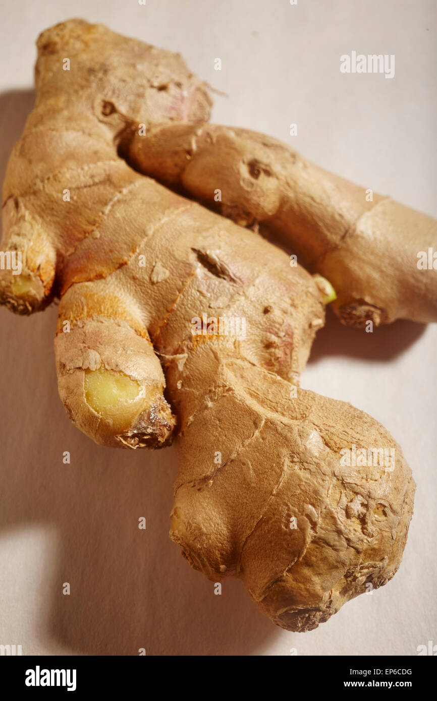 Whole fresh ginger root Stock Photo - Alamy