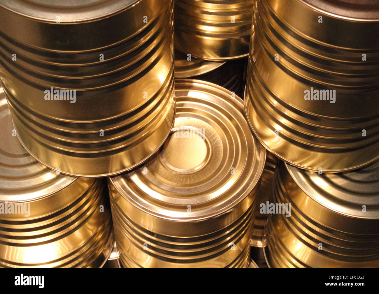 Topview of golden metal cans with line cut perspective Stock Photo - Alamy