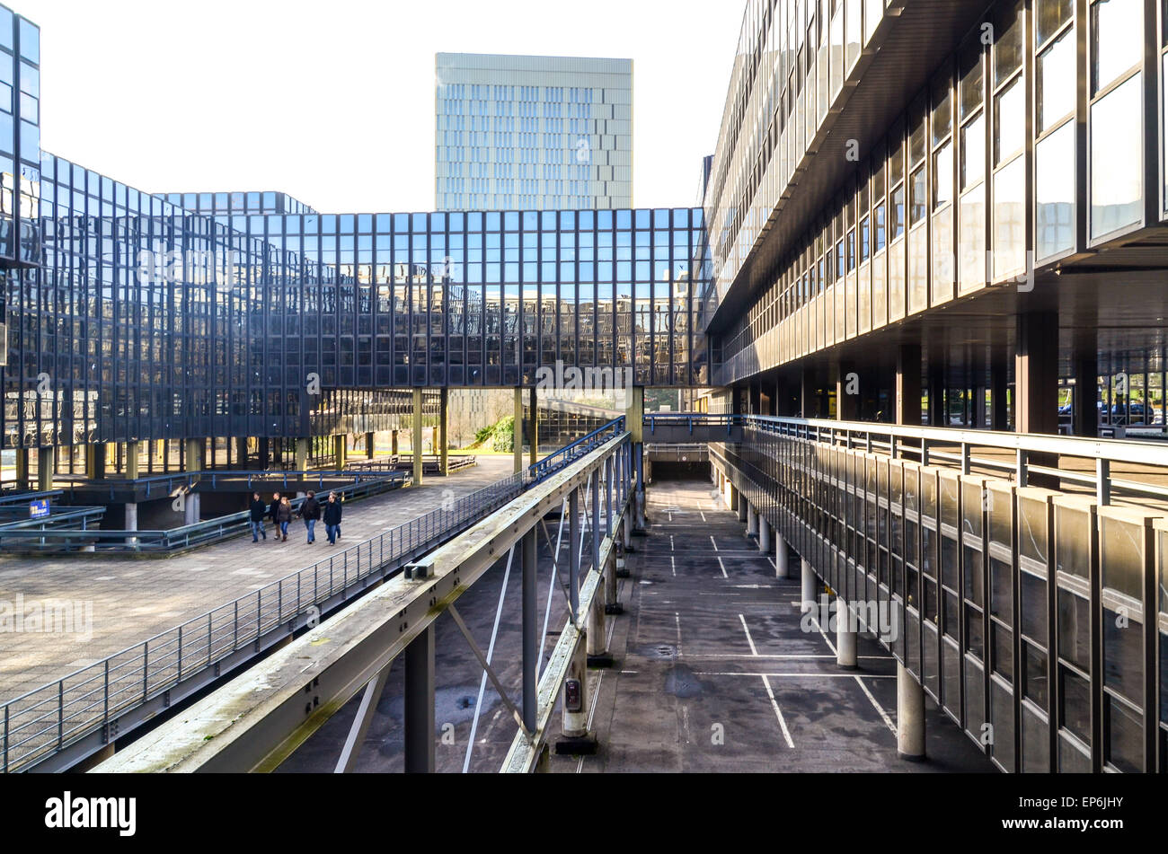 Visitors walking in the European Commission (Bâtiment Jean Monnet) in ...