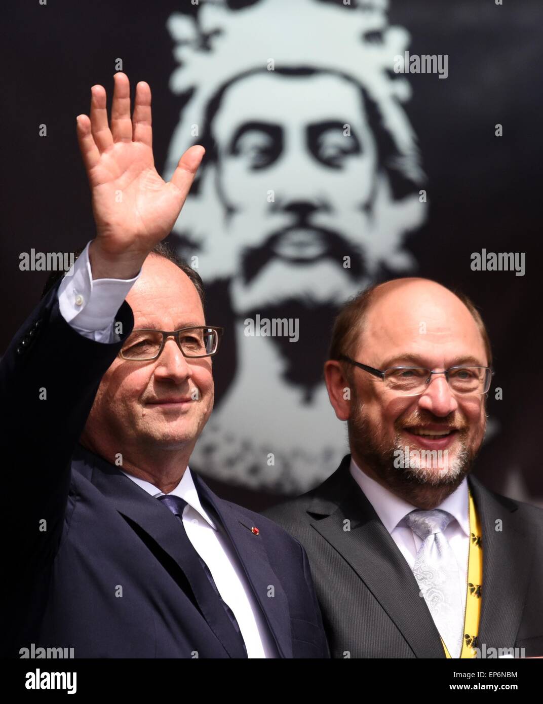 Aachen, Germany. 14th May, 2015. French President Francois Hollande (L ...