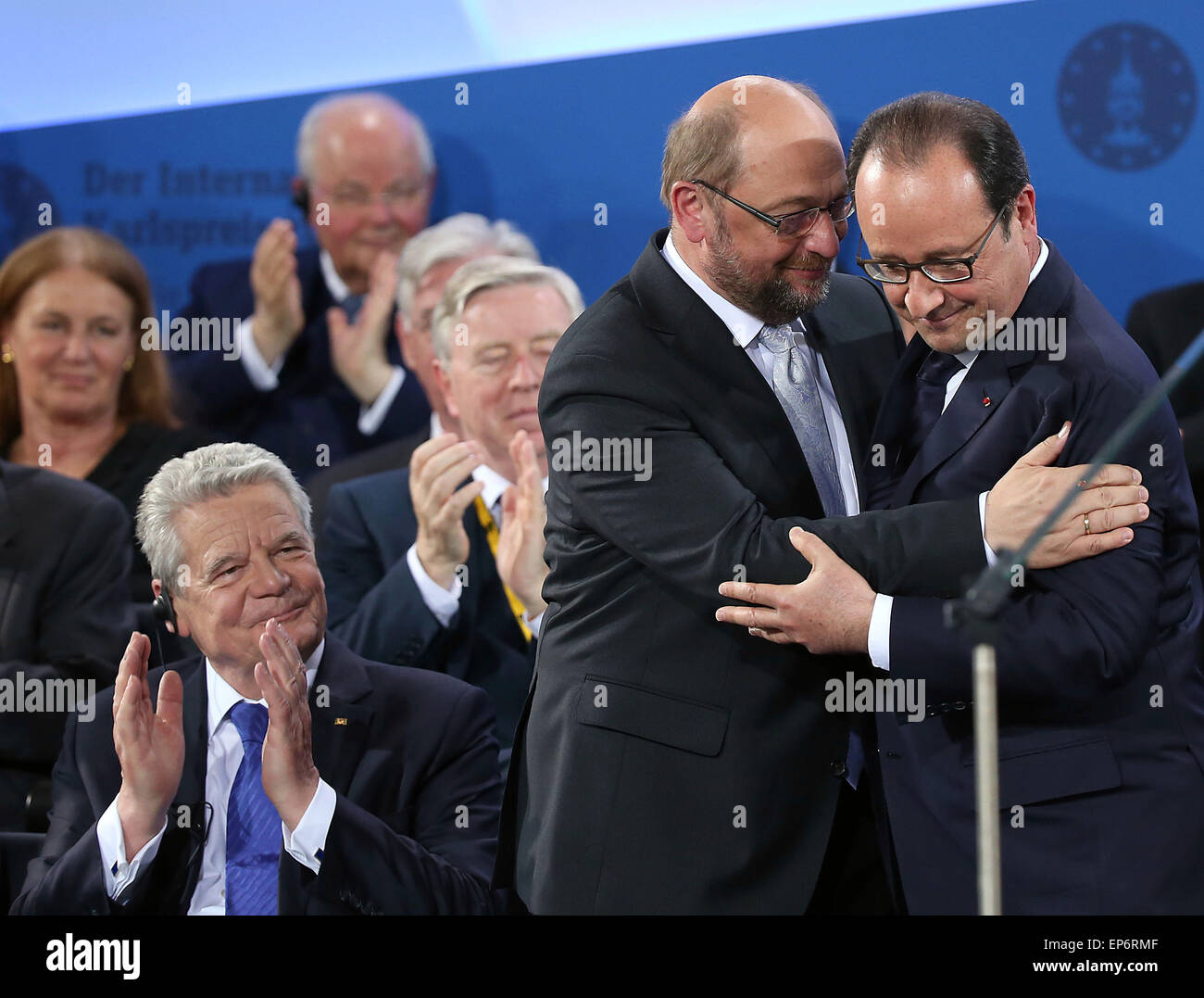 Aachen, Germany. 14th May, 2015. French President Francois Hollande (R ...