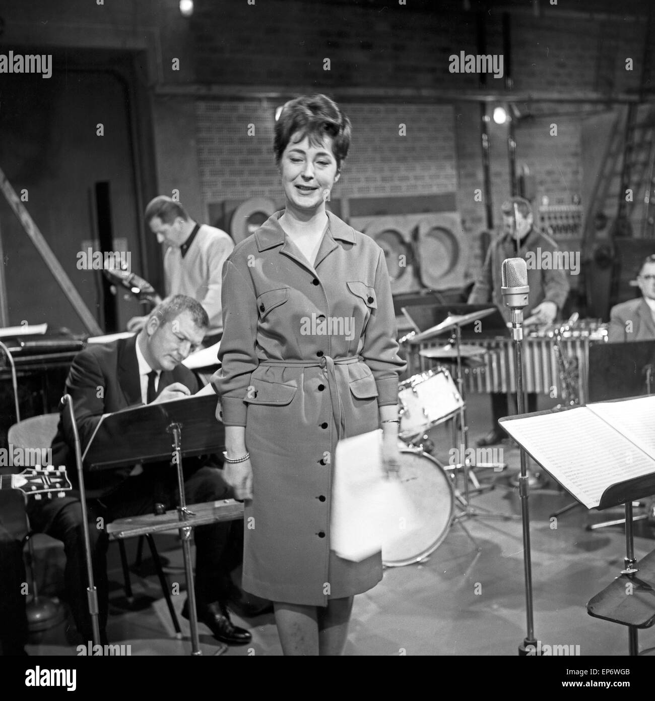 Deutsche Schlagersängerin Renee Franke probt mit dem NDR Orchester ...