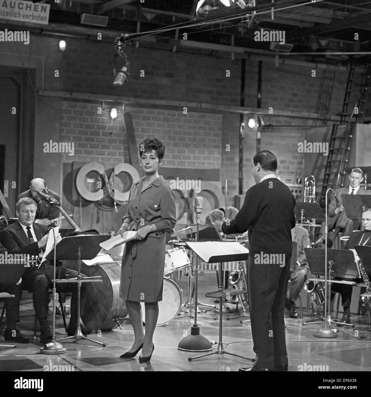 Deutsche Schlagersängerin Renee Franke probt mit dem NDR Orchester ...