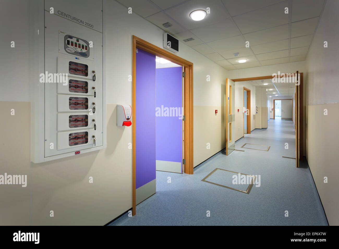 Emergency hospital corridor uk hi-res stock photography and images - Alamy