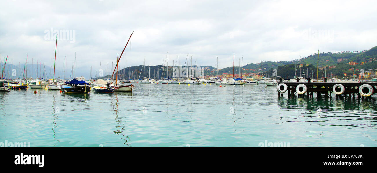 Small yachts hi-res stock photography and images - Alamy