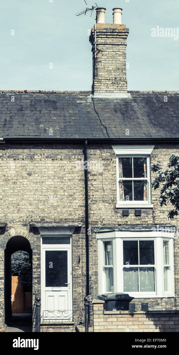 Victorian terraced house uk bay window hi-res stock photography and ...