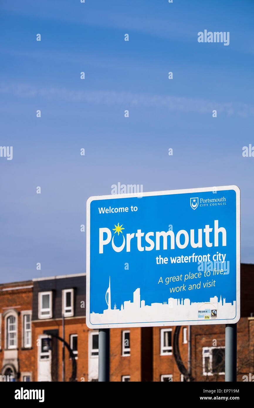 Welcome to Portsmouth sign - Portsmouth, England, U.K Stock Photo - Alamy