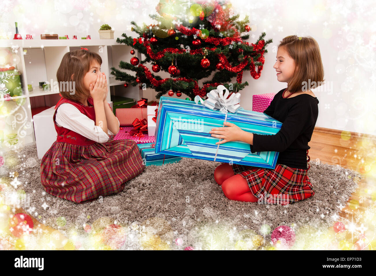 Kids with their christmas presents Stock Photo - Alamy