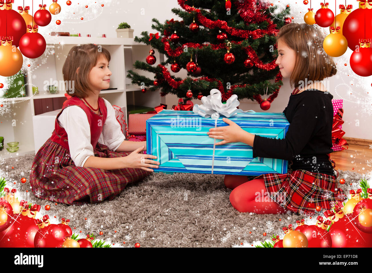 Kids with their christmas presents Stock Photo - Alamy