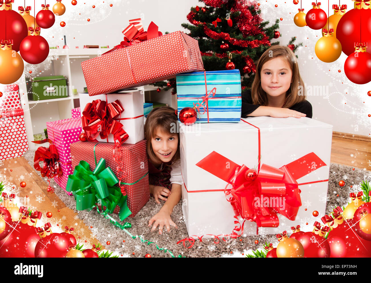 Kids with their christmas presents Stock Photo - Alamy