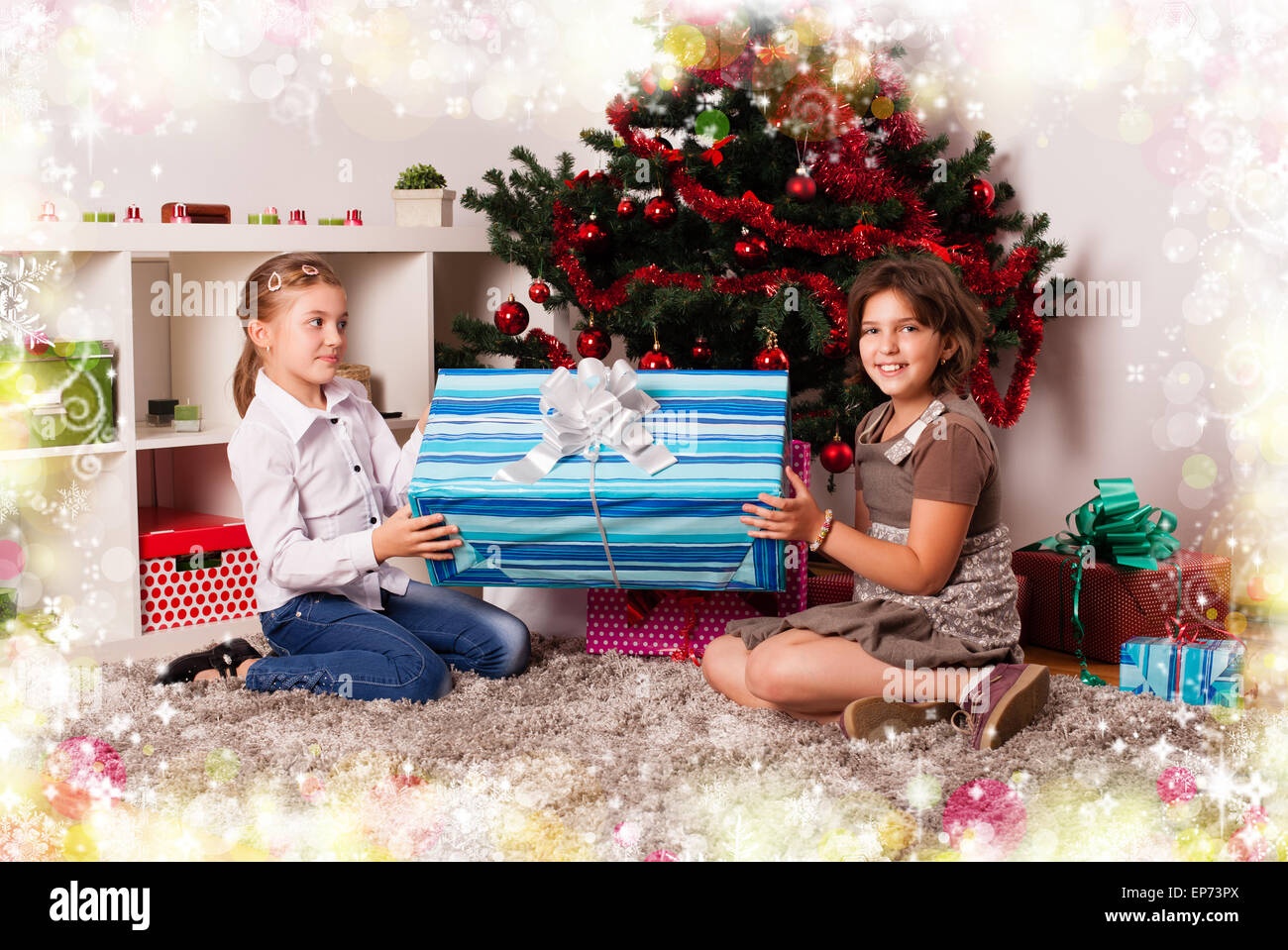 Kids with their christmas presents Stock Photo - Alamy