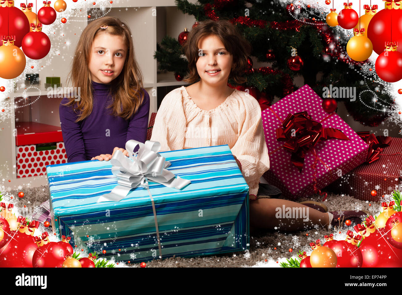 Kids with their christmas presents Stock Photo - Alamy