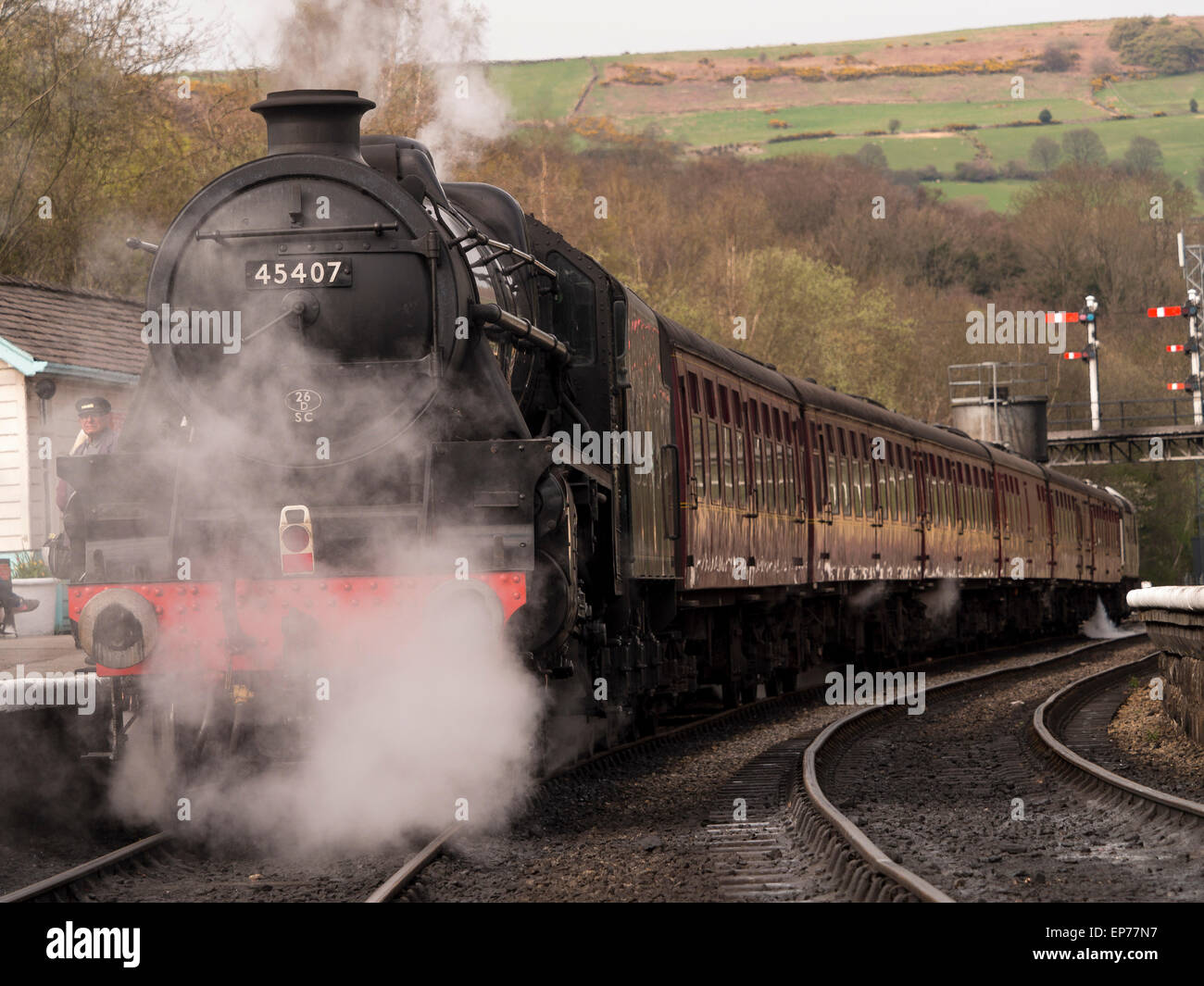 vintage steam locomotive 45407 The Lancashire Fusilier at Grosmont ...