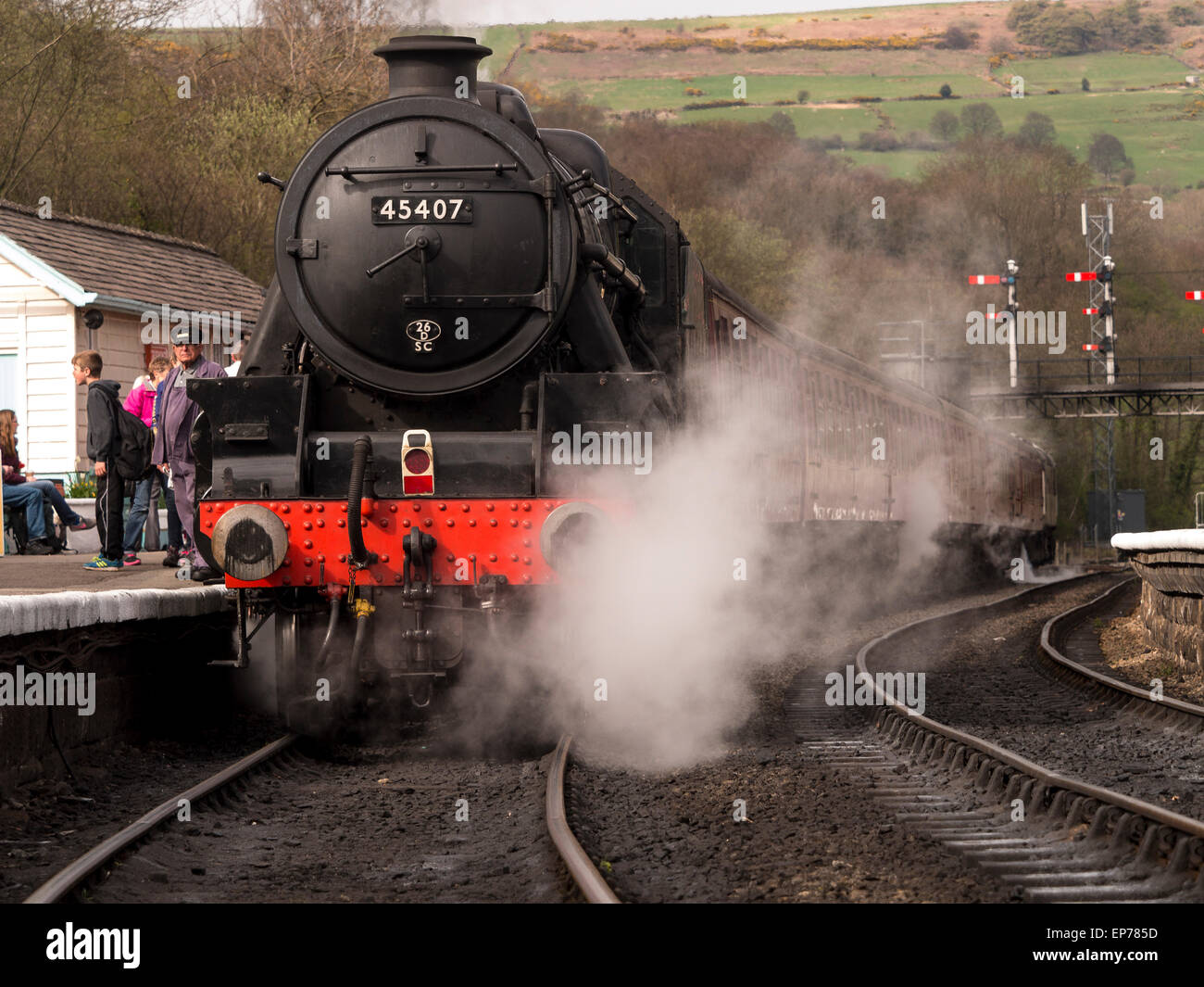 vintage steam locomotive 45407 The Lancashire Fusilier at Grosmont ...