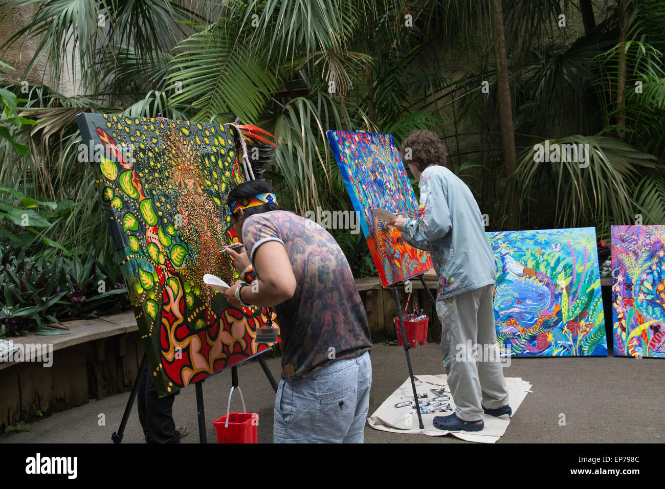 Eden project art rainforest hi-res stock photography and images - Alamy