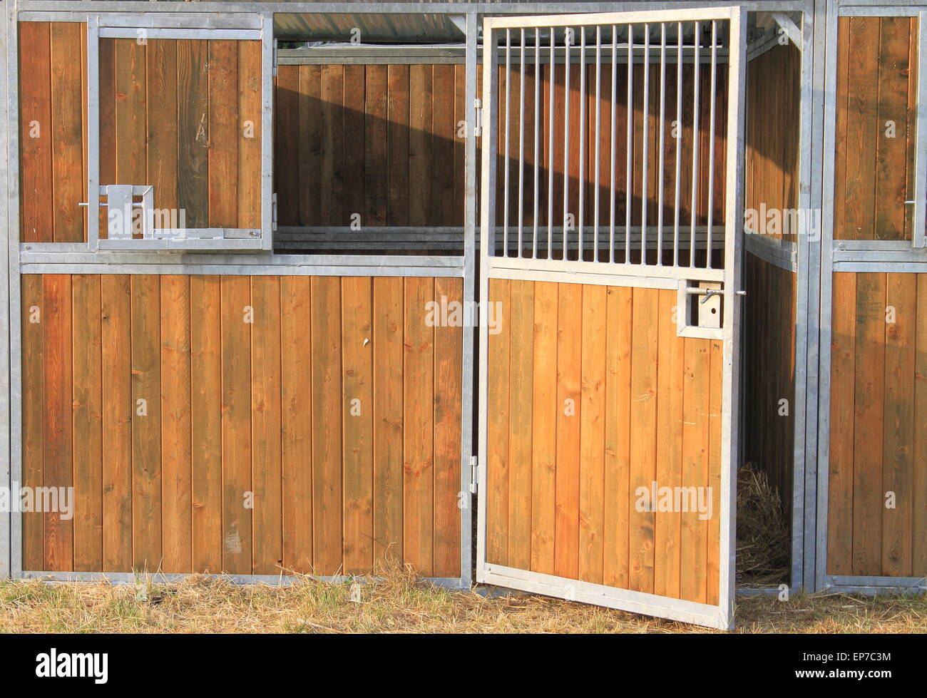 Empty horse stable hi-res stock photography and images - Alamy