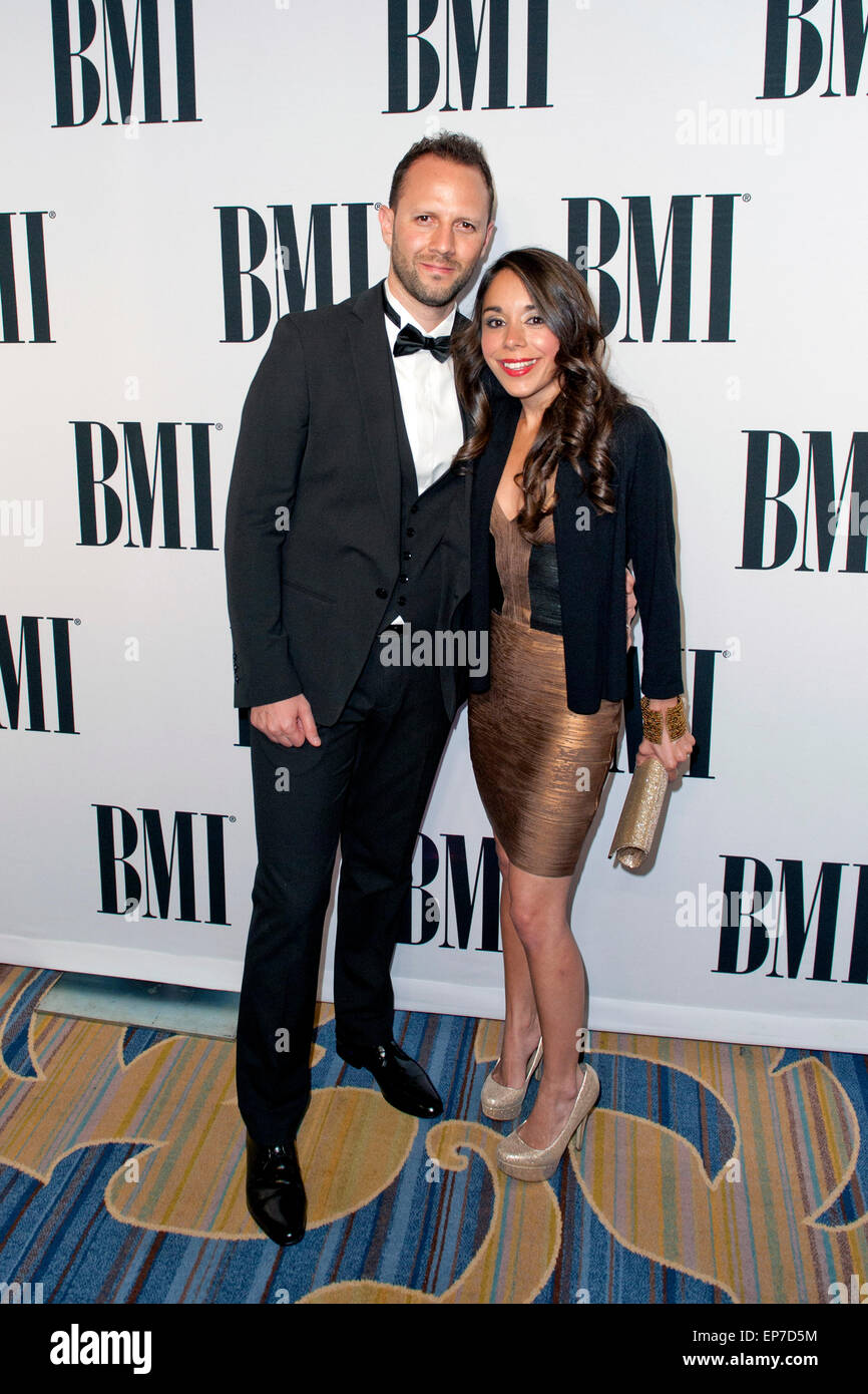 Ricardo Larrea mit Begleitung bei der Verleihung der BMI Film ...
