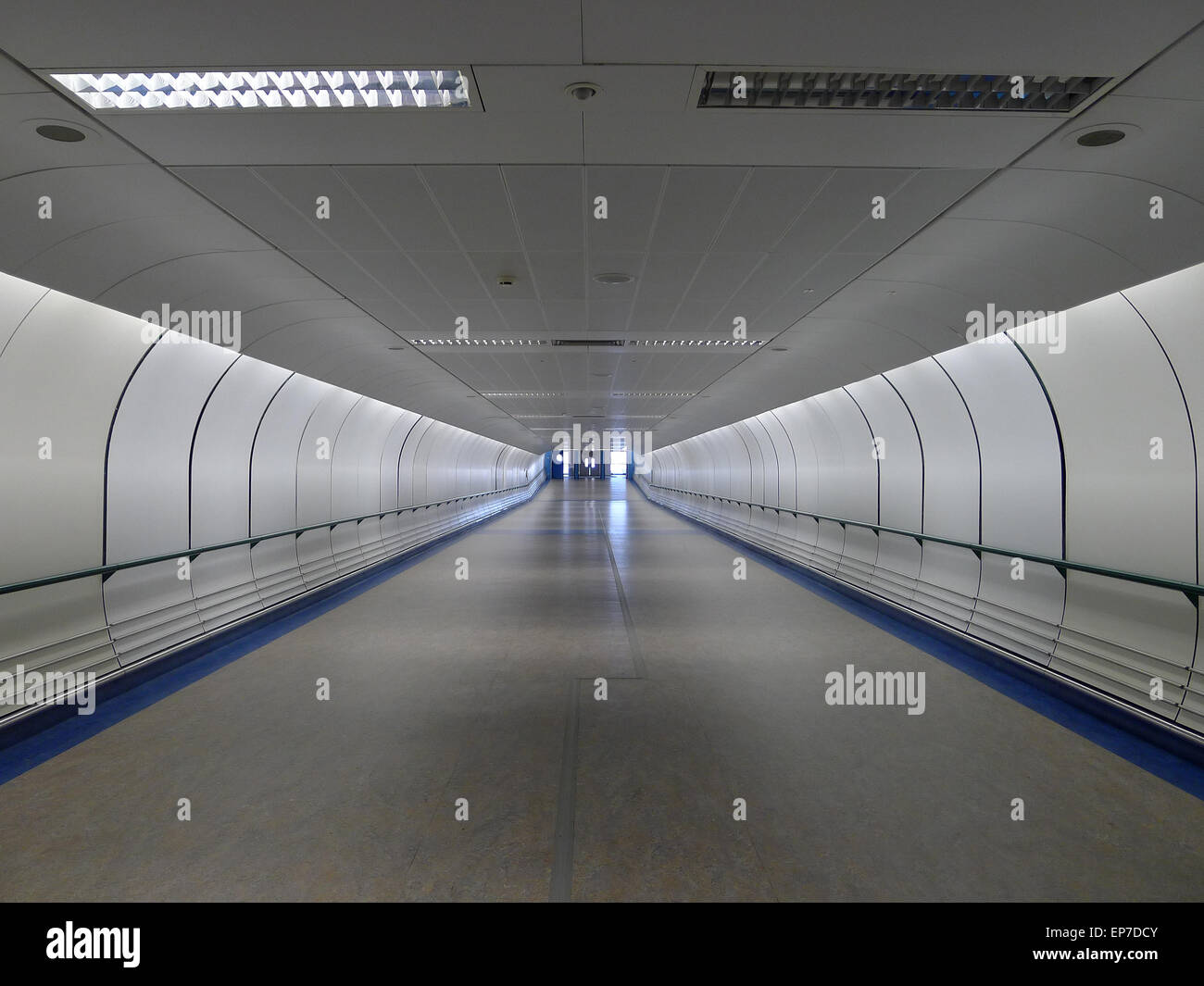 Gatwick airport arrivals hi-res stock photography and images - Alamy