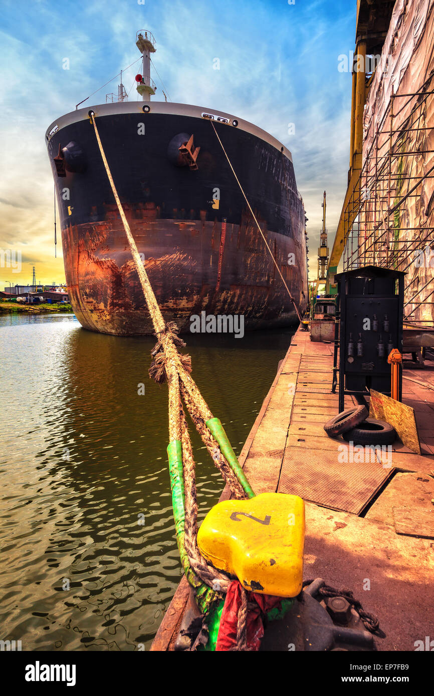 Shipyard bollard hi-res stock photography and images - Alamy