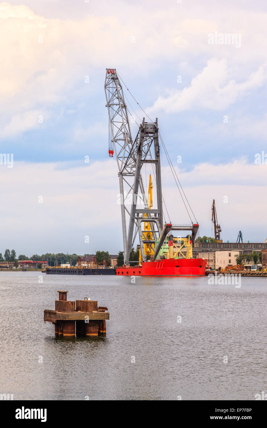 Floating crane hi-res stock photography and images - Alamy