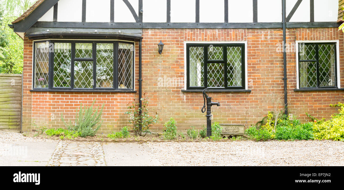 Georgian mansion bay window hi-res stock photography and images - Alamy