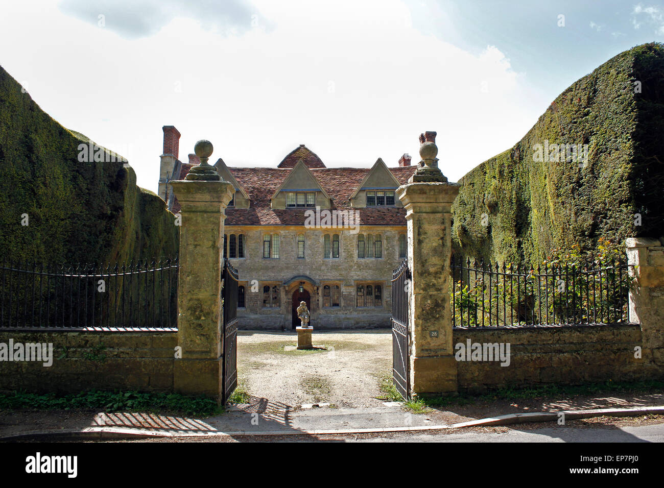 Grade 11 listed Garsington Manor's courtyard Stock Photo - Alamy