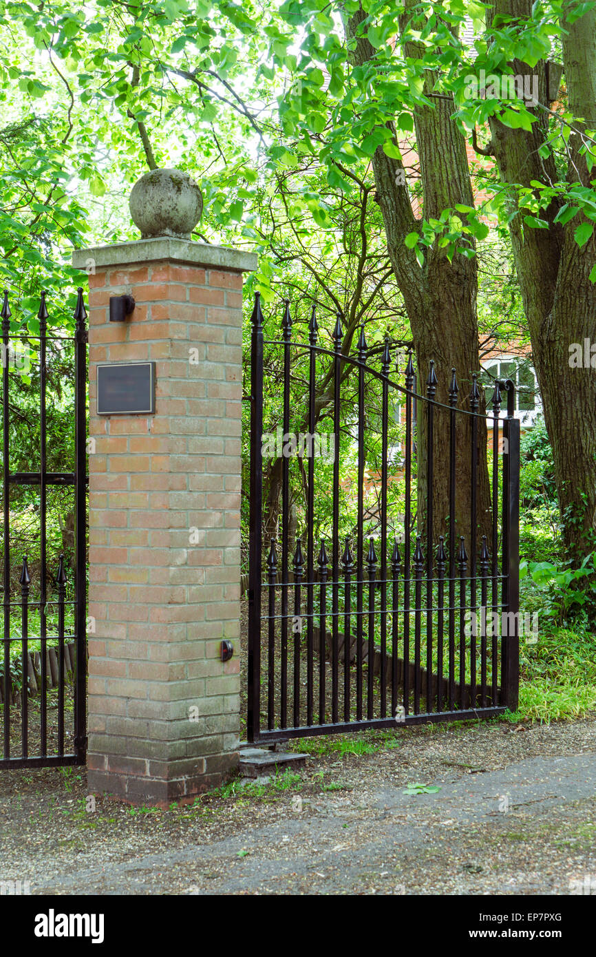 Open metal gate hi-res stock photography and images - Alamy