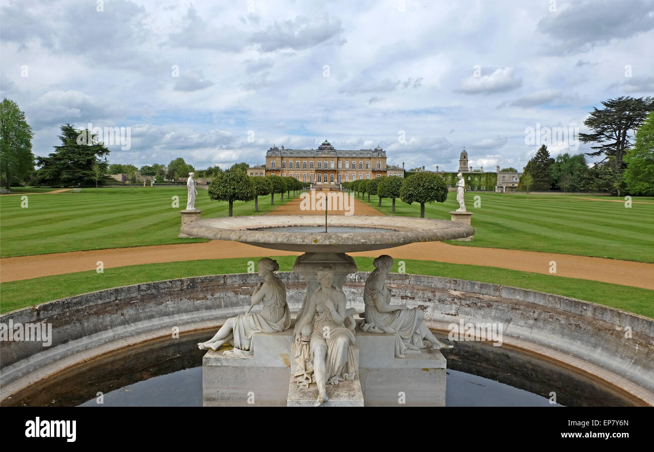 View of Fountain with Wrest Mansion in the background at Silsoe, Luton ...