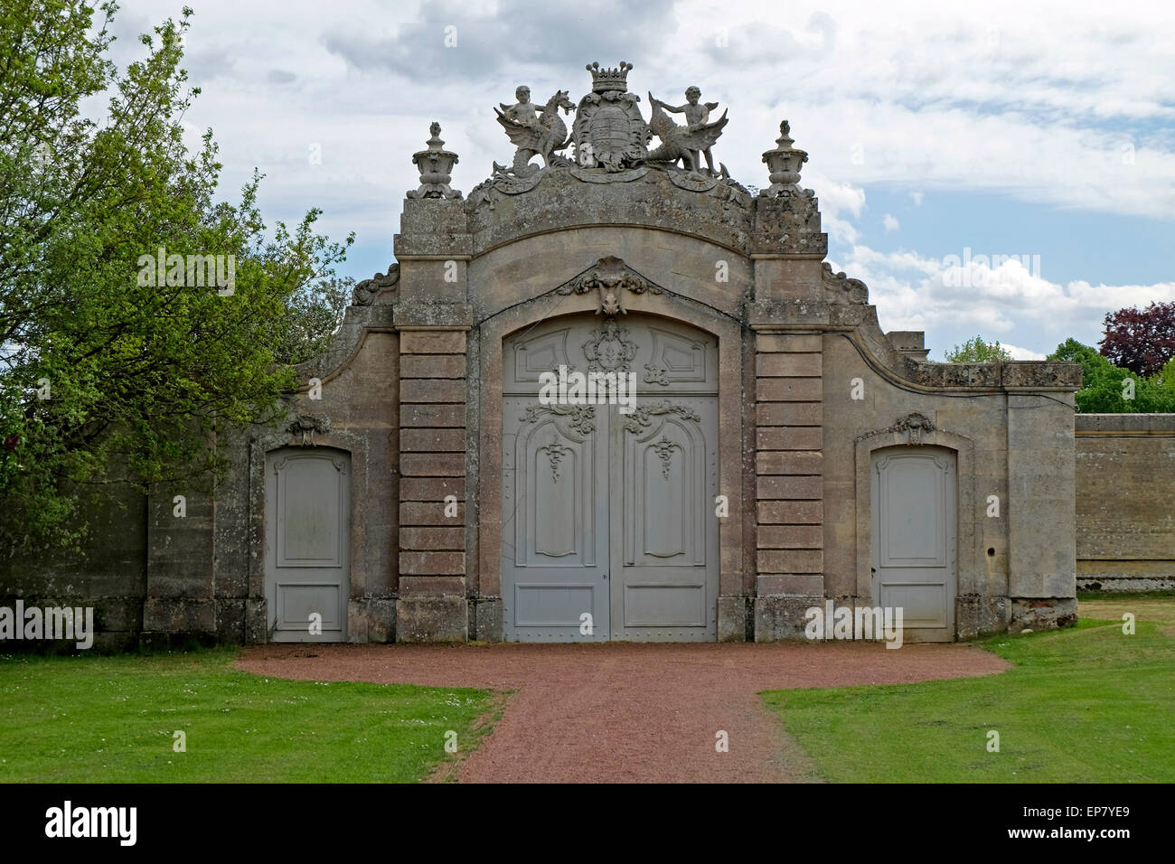 Gate leading to Wrest Park and Gardens at Silsoe, Luton, Bedfordshire ...