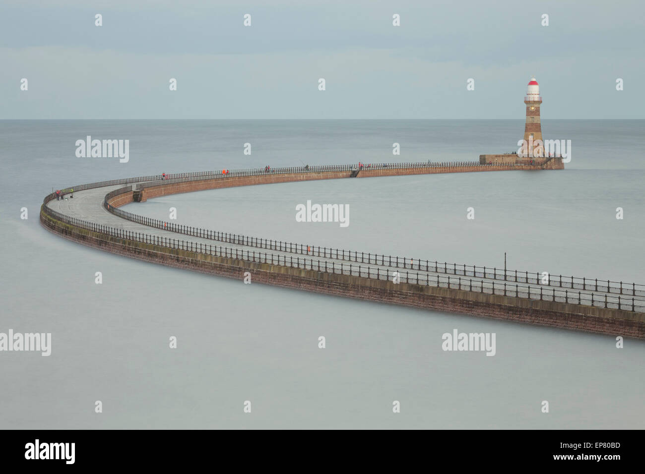 Sunderland lighthouse roker pier hi-res stock photography and images ...