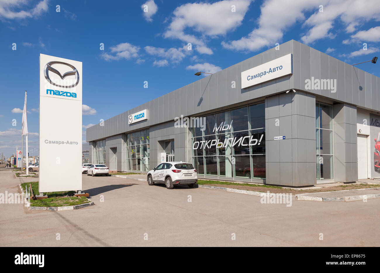 Mazda dealer hi-res stock photography and images - Alamy