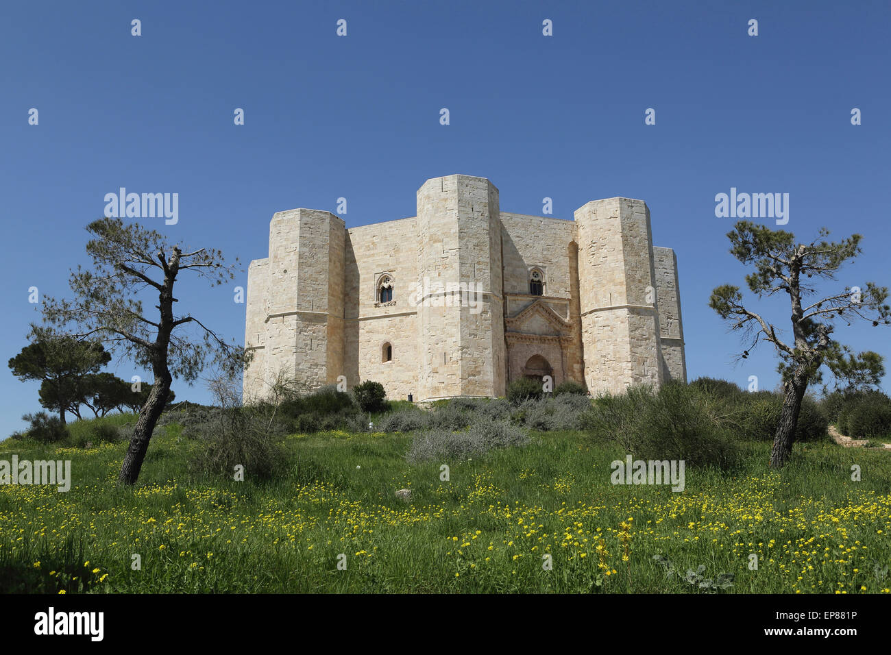 Castel del Monte in n Apulia, Italy Stock Photo - Alamy