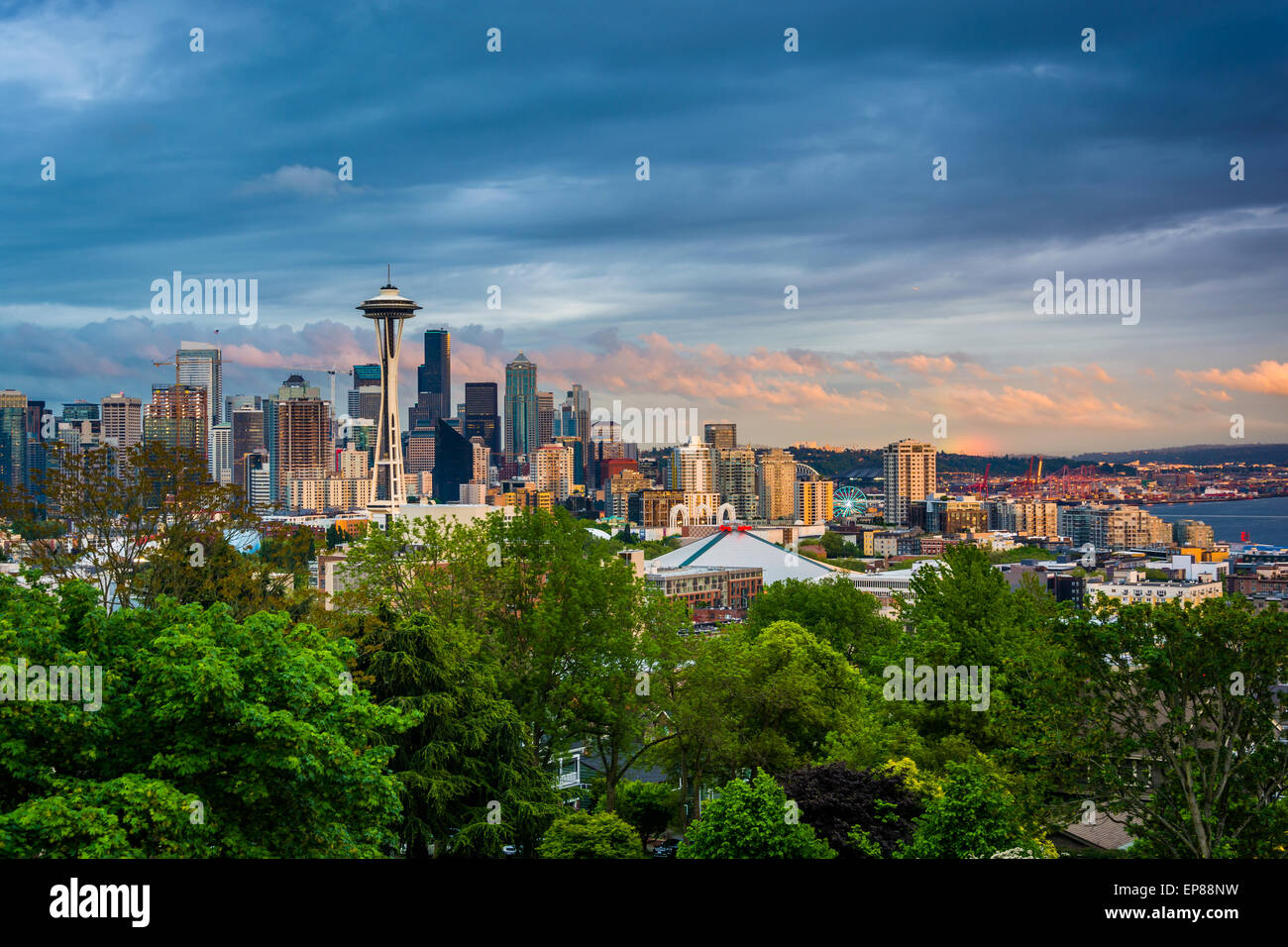 Sunset view of the Seattle skyline from Kerry Park, in Seattle ...