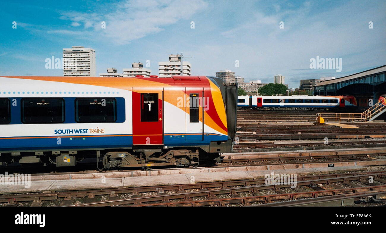 AJAXNETPHOTO. CLAPHAM JUNCTION, ENGLAND. - BIGGEST INTERSECTION ...