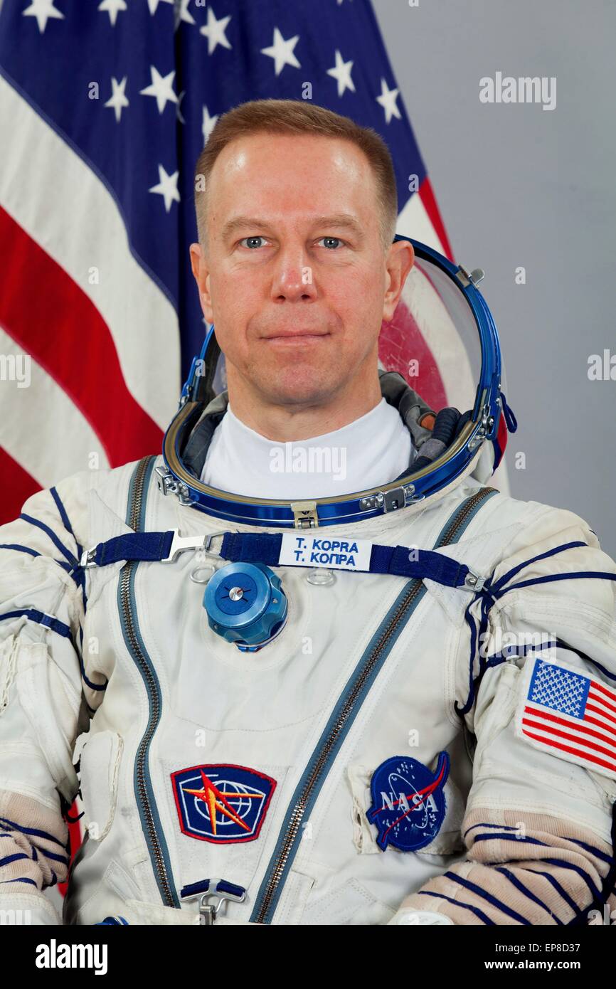 Nasa official portrait hi-res stock photography and images - Alamy