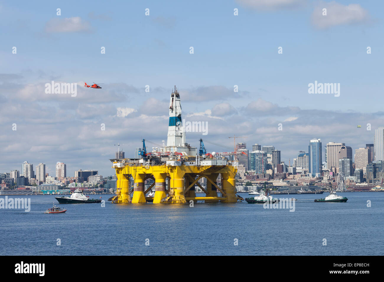 Seattle, Washington, USA. 14th May, 2015. Shell oil rig Transocean ...